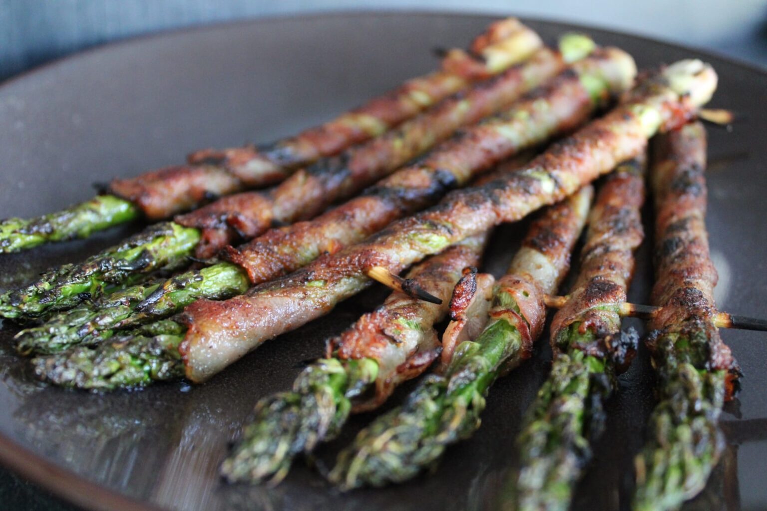 Groene asperges van de BBQ - Turn Don't Burn